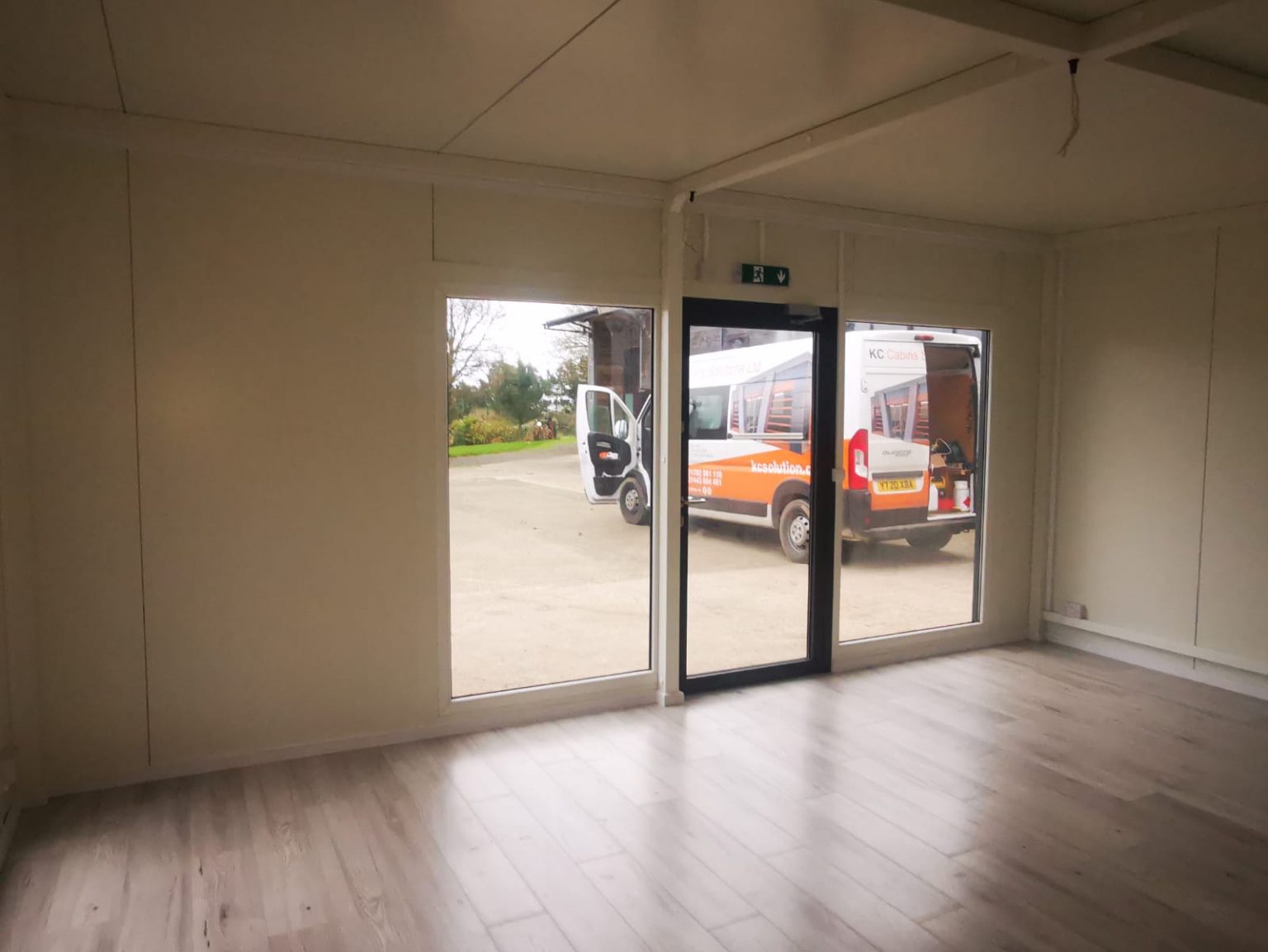 L-Shape 6m x 5m/ 20ft x 16.5ft Portable office, Site cabin, Marketing ...